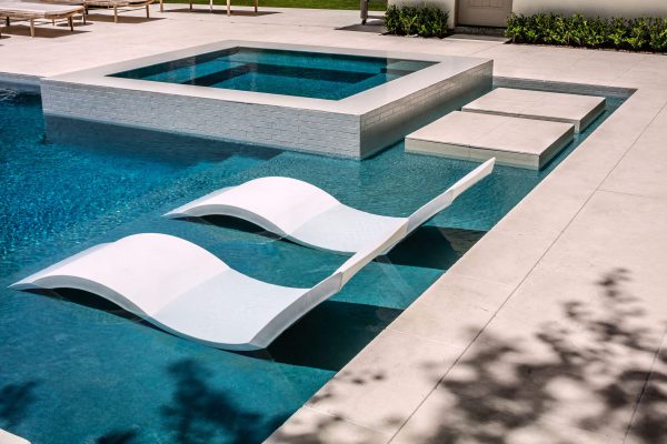 Chic Modern Swimming Pool and Garden - Exterior Worlds – Landscaping ...